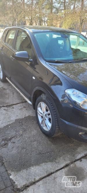 Black Nissan Qashqai 2010 in Panevezys, with an engine capacity of 1.60 L and mileage of 276 thousand km for 4850 €, photo 3 on AUTOMOTO.COM.LV