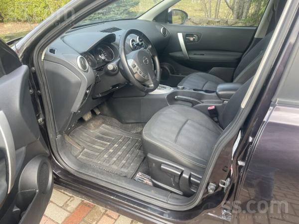 Black Nissan Qashqai 2010 in Limbazi, with an engine capacity of 2.00 L and mileage of 136 thousand km for 5100 €, photo 8 on AUTOMOTO.COM.LV