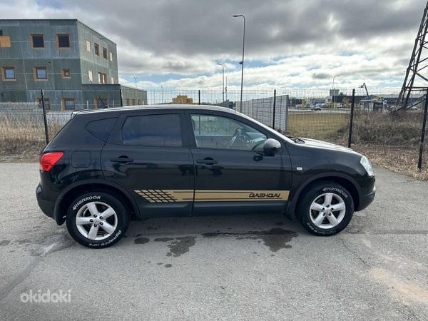 Black Nissan Qashqai 2010 in Tartu, with an engine capacity of 0.00 L and mileage of 139 thousand km for 5200 €, photo 4 on AUTOMOTO.COM.LV