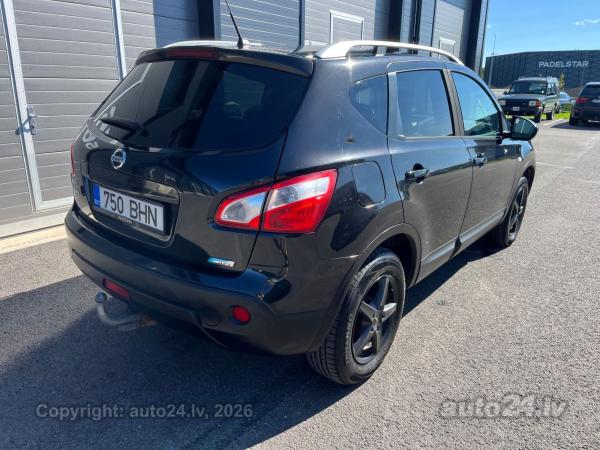 Melns Nissan Qashqai 2010 Pērnava, ar dzinēja tilpumu 1.50 L un nobraukumu 240 tūkst. km par 3800 €, foto 3 vietnē AUTOMOTO.COM.LV