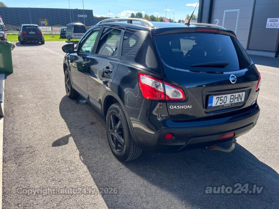 Melns Nissan Qashqai 2010 Pērnava, ar dzinēja tilpumu 1.50 L un nobraukumu 240 tūkst. km par 3800 €, foto 5 vietnē AUTOMOTO.COM.LV