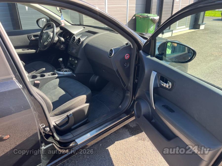 Melns Nissan Qashqai 2010 Pērnava, ar dzinēja tilpumu 1.50 L un nobraukumu 240 tūkst. km par 3800 €, foto 9 vietnē AUTOMOTO.COM.LV