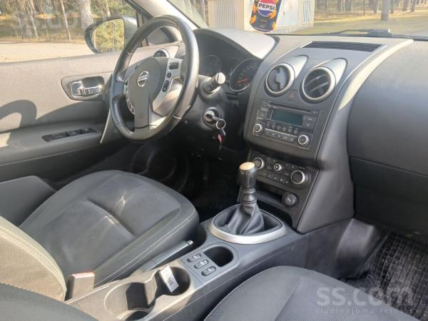 Melns Nissan Qashqai 2011 Limbaži, ar dzinēja tilpumu 2.00 L un nobraukumu 240 tūkst. km par 3800 €, foto 4 vietnē AUTOMOTO.COM.LV