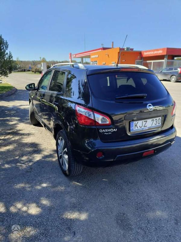 Black Nissan Qashqai 2011 in Panevezys, with an engine capacity of 2.00 L and mileage of 253 thousand km for 4000 €, photo 8 on AUTOMOTO.COM.LV