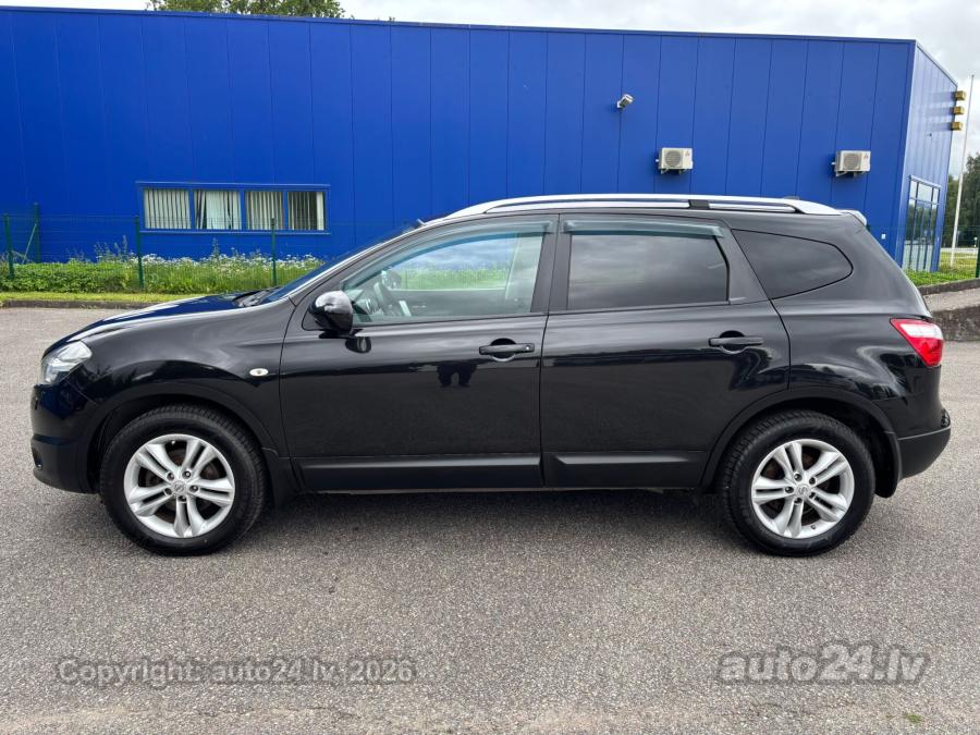 Black Nissan Qashqai 2011 in Paide, with an engine capacity of 1.60 L and mileage of 212 thousand km for 5690 €, photo 4 on AUTOMOTO.COM.LV