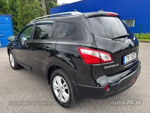 Black Nissan Qashqai 2011 in Paide, with an engine capacity of 1.60 L and mileage of 212 thousand km for 5690 €, photo 5 on AUTOMOTO.COM.LV