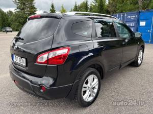 Black Nissan Qashqai 2011 in Paide, with an engine capacity of 1.60 L and mileage of 212 thousand km for 5690 €, photo 6 on AUTOMOTO.COM.LV