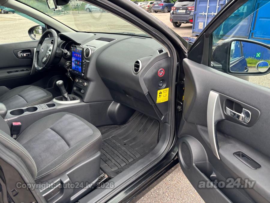 Black Nissan Qashqai 2011 in Paide, with an engine capacity of 1.60 L and mileage of 212 thousand km for 5690 €, photo 10 on AUTOMOTO.COM.LV