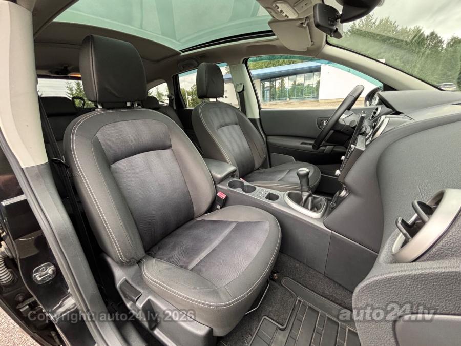 Black Nissan Qashqai 2011 in Paide, with an engine capacity of 1.60 L and mileage of 212 thousand km for 5690 €, photo 11 on AUTOMOTO.COM.LV