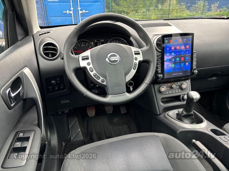 Black Nissan Qashqai 2011 in Paide, with an engine capacity of 1.60 L and mileage of 212 thousand km for 5690 €, photo 12 on AUTOMOTO.COM.LV