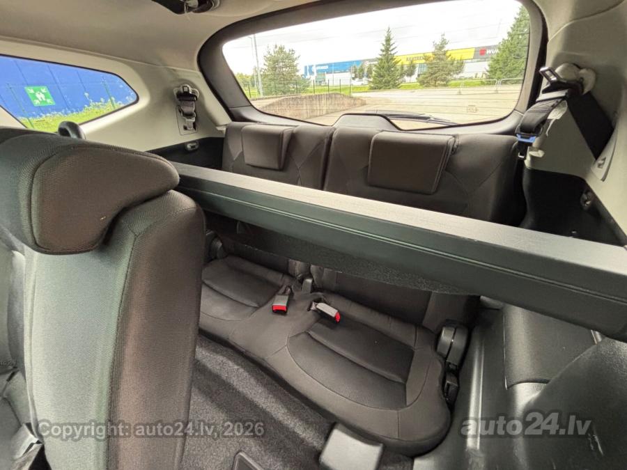 Black Nissan Qashqai 2011 in Paide, with an engine capacity of 1.60 L and mileage of 212 thousand km for 5690 €, photo 15 on AUTOMOTO.COM.LV