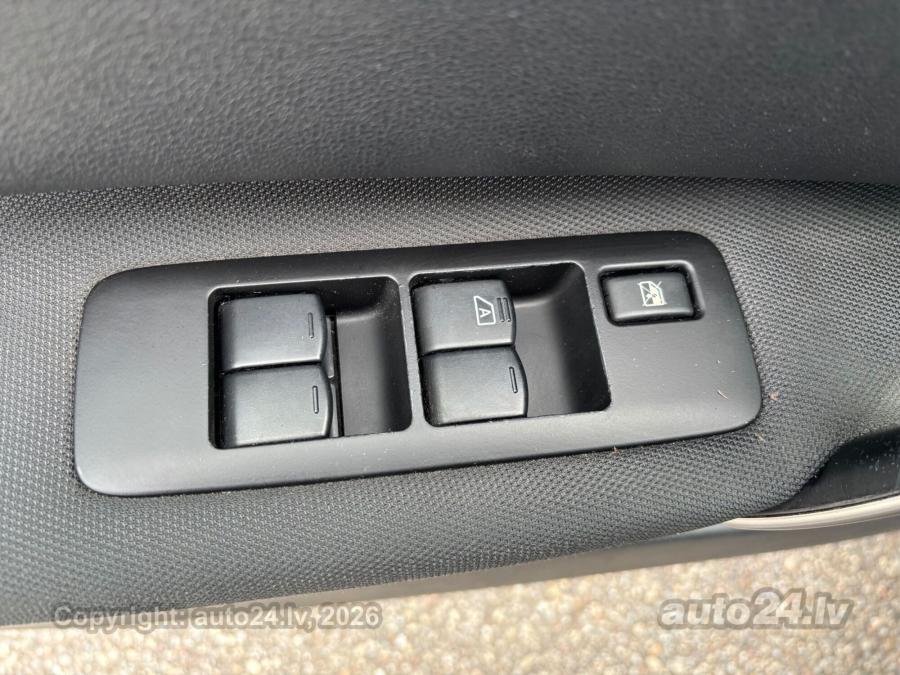 Black Nissan Qashqai 2011 in Paide, with an engine capacity of 1.60 L and mileage of 212 thousand km for 5690 €, photo 20 on AUTOMOTO.COM.LV