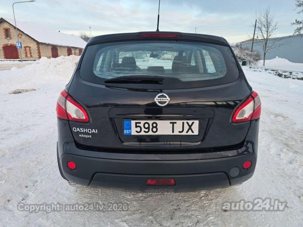 Black Nissan Qashqai 2012 in Paide, with an engine capacity of 1.60 L and mileage of 217 thousand km for 4750 €, photo 5 on AUTOMOTO.COM.LV