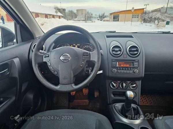 Black Nissan Qashqai 2012 in Paide, with an engine capacity of 1.60 L and mileage of 217 thousand km for 4750 €, photo 9 on AUTOMOTO.COM.LV