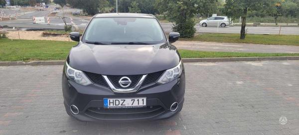 Black Nissan Qashqai 2014 in Siauliai, with an engine capacity of 1.20 L and mileage of 144 thousand km for 6800 €, photo 1 on AUTOMOTO.COM.LV