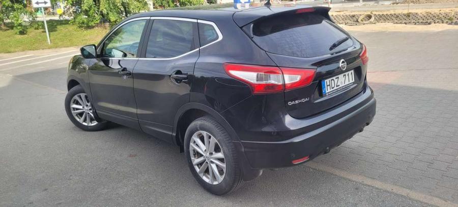 Black Nissan Qashqai 2014 in Siauliai, with an engine capacity of 1.20 L and mileage of 144 thousand km for 6800 €, photo 3 on AUTOMOTO.COM.LV