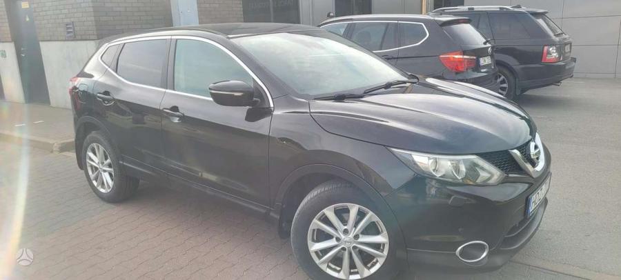 Black Nissan Qashqai 2014 in Siauliai, with an engine capacity of 1.20 L and mileage of 144 thousand km for 6800 €, photo 4 on AUTOMOTO.COM.LV