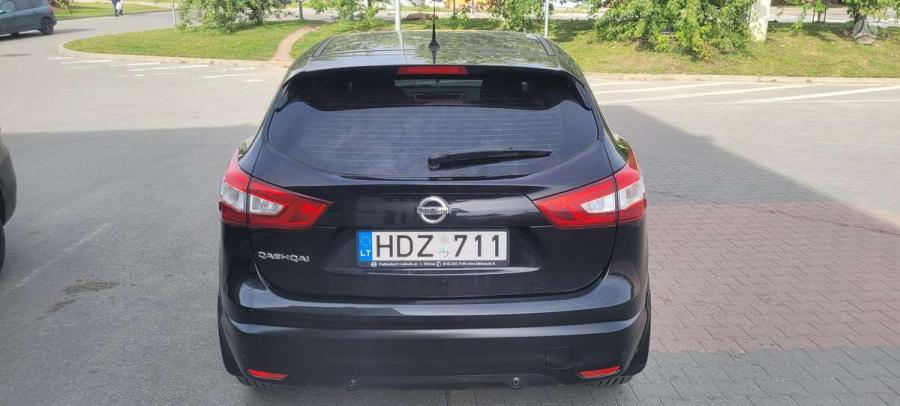 Black Nissan Qashqai 2014 in Siauliai, with an engine capacity of 1.20 L and mileage of 144 thousand km for 6800 €, photo 5 on AUTOMOTO.COM.LV