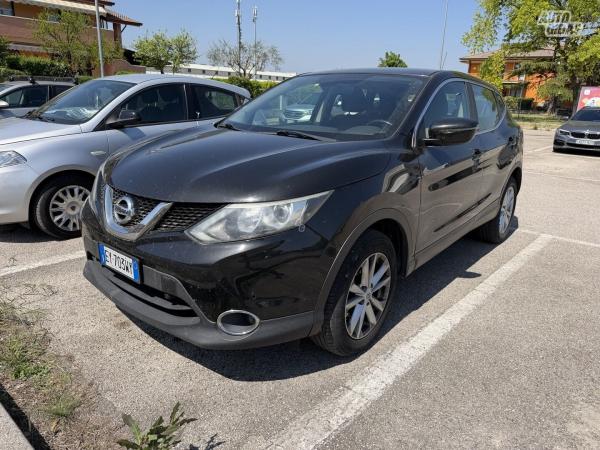 Black Nissan Qashqai 2015 in Vilnius, with an engine capacity of 1.50 L and mileage of 318 thousand km for 5950 €, photo 1 on AUTOMOTO.COM.LV