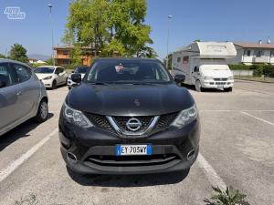 Black Nissan Qashqai 2015 in Vilnius, with an engine capacity of 1.50 L and mileage of 318 thousand km for 5950 €, photo 3 on AUTOMOTO.COM.LV