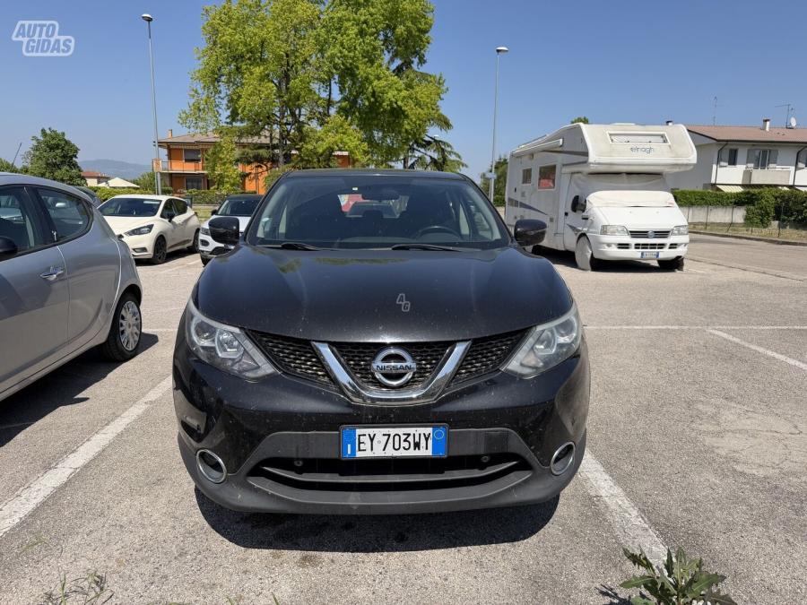Black Nissan Qashqai 2015 in Vilnius, with an engine capacity of 1.50 L and mileage of 318 thousand km for 5950 €, photo 3 on AUTOMOTO.COM.LV