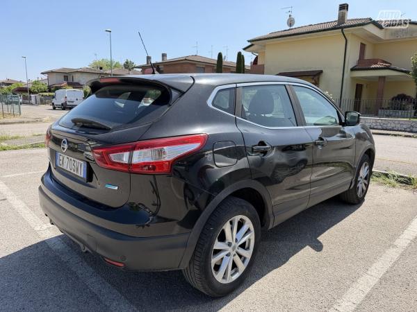 Black Nissan Qashqai 2015 in Vilnius, with an engine capacity of 1.50 L and mileage of 318 thousand km for 5950 €, photo 4 on AUTOMOTO.COM.LV