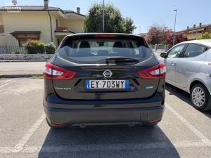 Black Nissan Qashqai 2015 in Vilnius, with an engine capacity of 1.50 L and mileage of 318 thousand km for 5950 €, photo 6 on AUTOMOTO.COM.LV