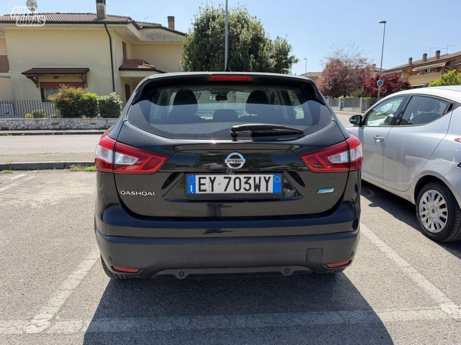 Black Nissan Qashqai 2015 in Vilnius, with an engine capacity of 1.50 L and mileage of 318 thousand km for 5950 €, photo 6 on AUTOMOTO.COM.LV