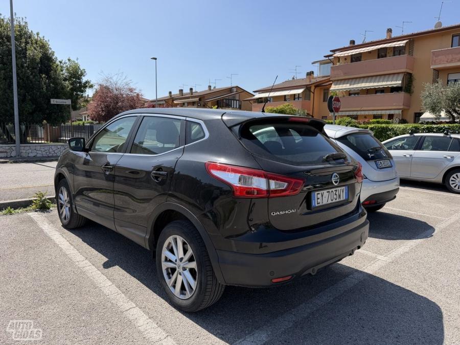 Black Nissan Qashqai 2015 in Vilnius, with an engine capacity of 1.50 L and mileage of 318 thousand km for 5950 €, photo 7 on AUTOMOTO.COM.LV