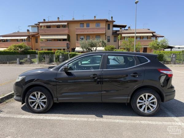 Black Nissan Qashqai 2015 in Vilnius, with an engine capacity of 1.50 L and mileage of 318 thousand km for 5950 €, photo 7 on AUTOMOTO.COM.LV