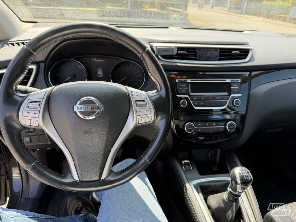 Black Nissan Qashqai 2015 in Vilnius, with an engine capacity of 1.50 L and mileage of 318 thousand km for 5950 €, photo 9 on AUTOMOTO.COM.LV