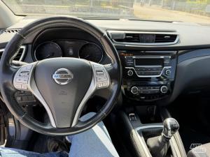 Black Nissan Qashqai 2015 in Vilnius, with an engine capacity of 1.50 L and mileage of 318 thousand km for 5950 €, photo 10 on AUTOMOTO.COM.LV