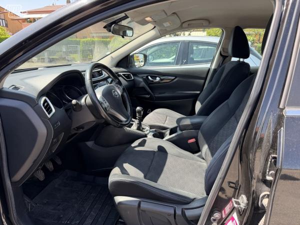 Black Nissan Qashqai 2015 in Vilnius, with an engine capacity of 1.50 L and mileage of 318 thousand km for 5950 €, photo 10 on AUTOMOTO.COM.LV