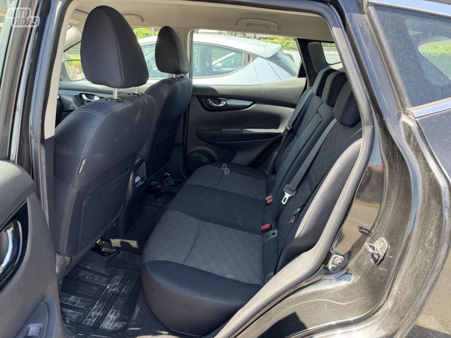 Black Nissan Qashqai 2015 in Vilnius, with an engine capacity of 1.50 L and mileage of 318 thousand km for 5950 €, photo 12 on AUTOMOTO.COM.LV