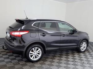 Black Nissan Qashqai 2015 in Tallinn, with an engine capacity of 1.20 L and mileage of 143 thousand km for 5999 €, photo 4 on AUTOMOTO.COM.LV