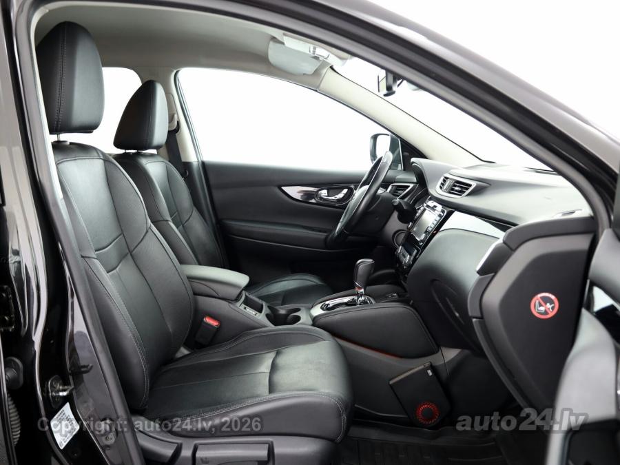 Black Nissan Qashqai 2015 in Tallinn, with an engine capacity of 1.20 L and mileage of 143 thousand km for 5999 €, photo 7 on AUTOMOTO.COM.LV
