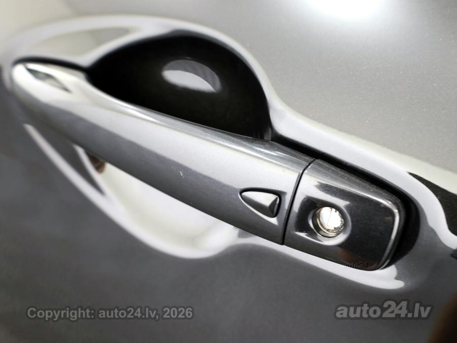 Black Nissan Qashqai 2015 in Tallinn, with an engine capacity of 1.20 L and mileage of 143 thousand km for 5999 €, photo 11 on AUTOMOTO.COM.LV