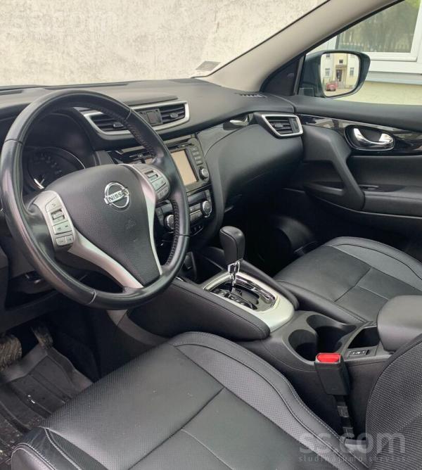 Black Nissan Qashqai 2017 in Riga, with an engine capacity of 1.20 L and mileage of 65 thousand km for 12300 €, photo 6 on AUTOMOTO.COM.LV