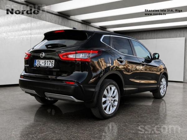Black Nissan Qashqai 2018 in Riga, with an engine capacity of 1.60 L and mileage of 117 thousand km for 12980 €, photo 2 on AUTOMOTO.COM.LV