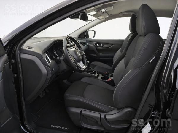 Black Nissan Qashqai 2018 in Riga, with an engine capacity of 1.60 L and mileage of 117 thousand km for 12980 €, photo 5 on AUTOMOTO.COM.LV