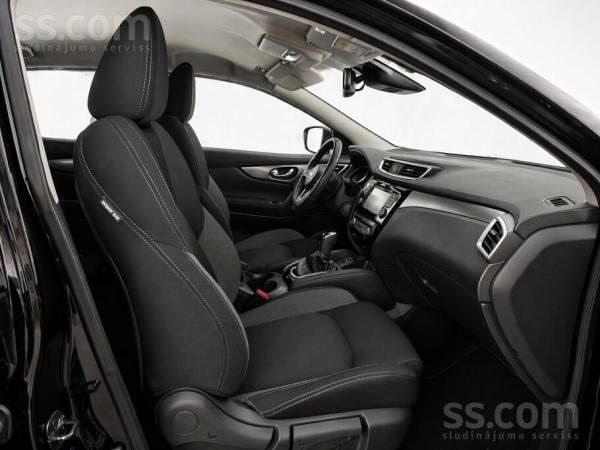 Black Nissan Qashqai 2018 in Riga, with an engine capacity of 1.60 L and mileage of 117 thousand km for 12980 €, photo 6 on AUTOMOTO.COM.LV