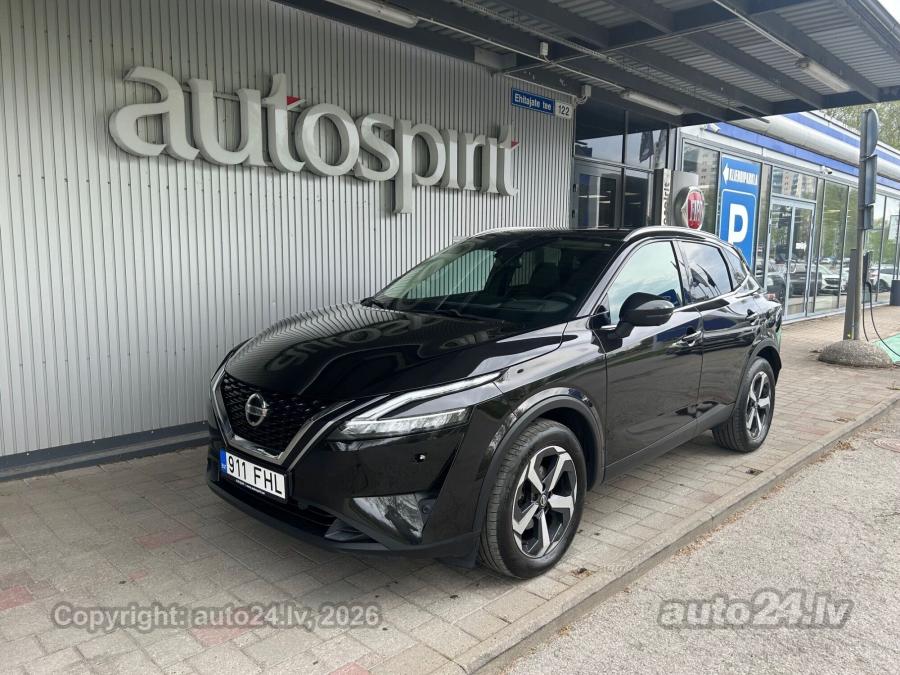 Black Nissan Qashqai 2021 in Tallinn, with an engine capacity of 1.30 L and mileage of 39 thousand km for 20990 €, photo 1 on AUTOMOTO.COM.LV