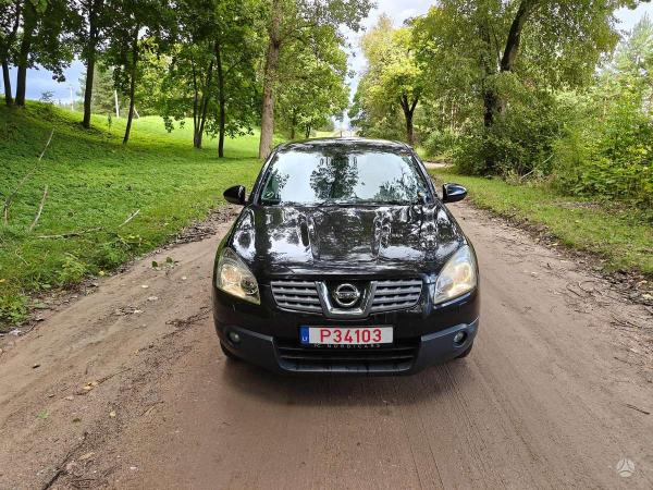 Black Nissan Qashqai 2007 in Vilnius, with an engine capacity of 1.46 L and mileage of 323 thousand km for 2600 €, photo 3 on AUTOMOTO.COM.LV