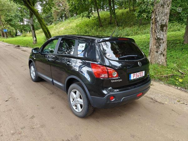 Black Nissan Qashqai 2007 in Vilnius, with an engine capacity of 1.46 L and mileage of 323 thousand km for 2600 €, photo 5 on AUTOMOTO.COM.LV