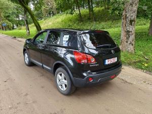 Black Nissan Qashqai 2007 in Vilnius, with an engine capacity of 1.46 L and mileage of 323 thousand km for 2600 €, photo 5 on AUTOMOTO.COM.LV