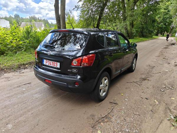 Black Nissan Qashqai 2007 in Vilnius, with an engine capacity of 1.46 L and mileage of 323 thousand km for 2600 €, photo 7 on AUTOMOTO.COM.LV
