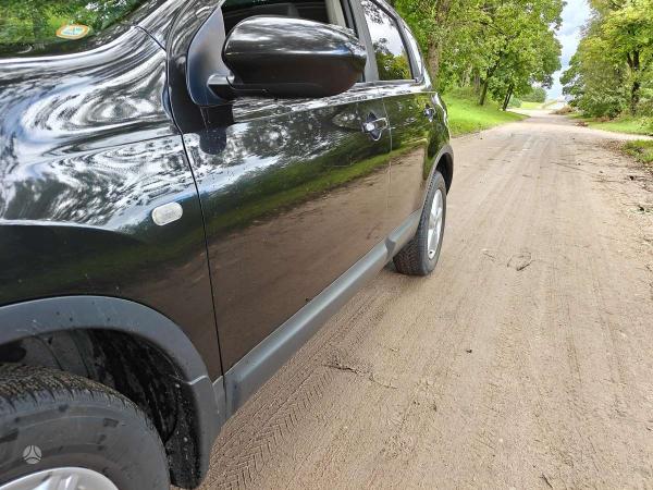 Black Nissan Qashqai 2007 in Vilnius, with an engine capacity of 1.46 L and mileage of 323 thousand km for 2600 €, photo 8 on AUTOMOTO.COM.LV