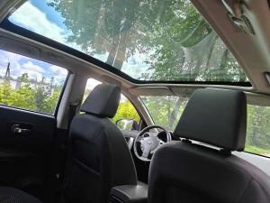 Black Nissan Qashqai 2007 in Vilnius, with an engine capacity of 1.46 L and mileage of 323 thousand km for 2600 €, photo 14 on AUTOMOTO.COM.LV
