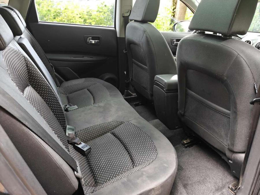Black Nissan Qashqai 2007 in Vilnius, with an engine capacity of 1.46 L and mileage of 323 thousand km for 2600 €, photo 18 on AUTOMOTO.COM.LV