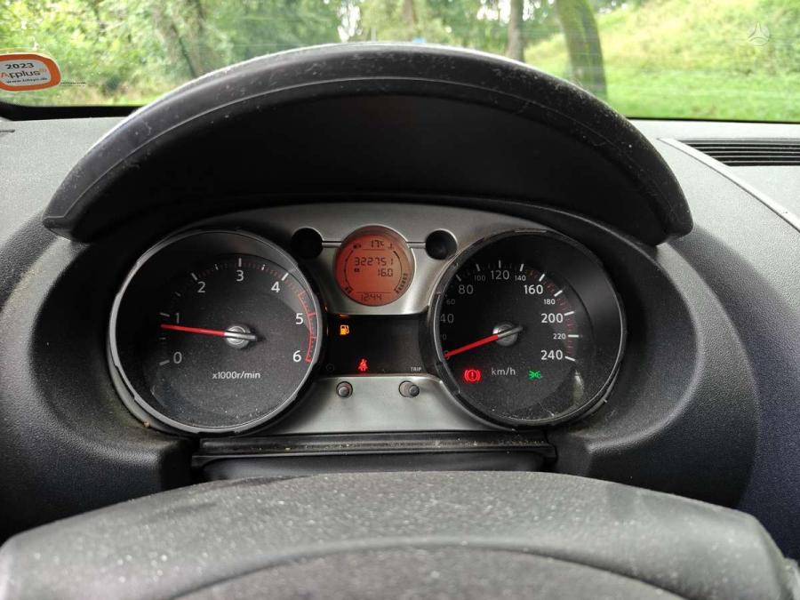 Black Nissan Qashqai 2007 in Vilnius, with an engine capacity of 1.46 L and mileage of 323 thousand km for 2600 €, photo 19 on AUTOMOTO.COM.LV